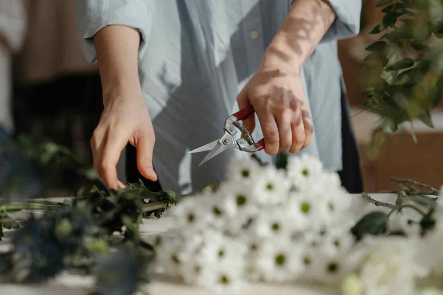 A Simple Guide to Make the Perfect DIY Flower Bouquet - AnnMarie John