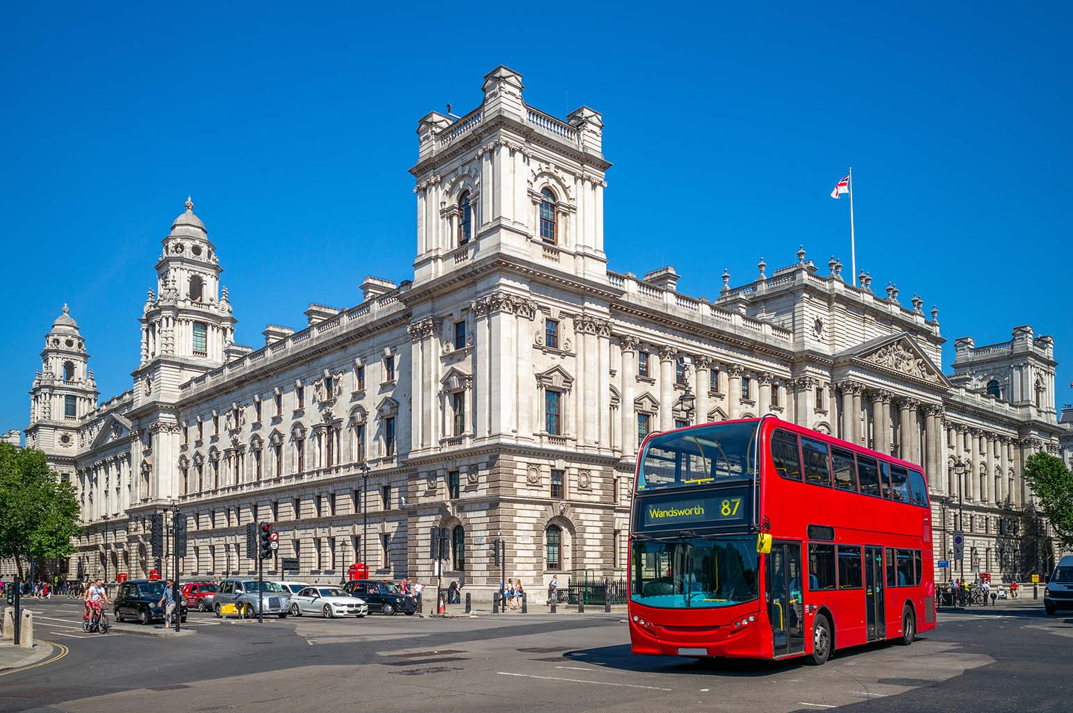5 Tips on How to Travel London with Ease and Comfort - AnnMarie John