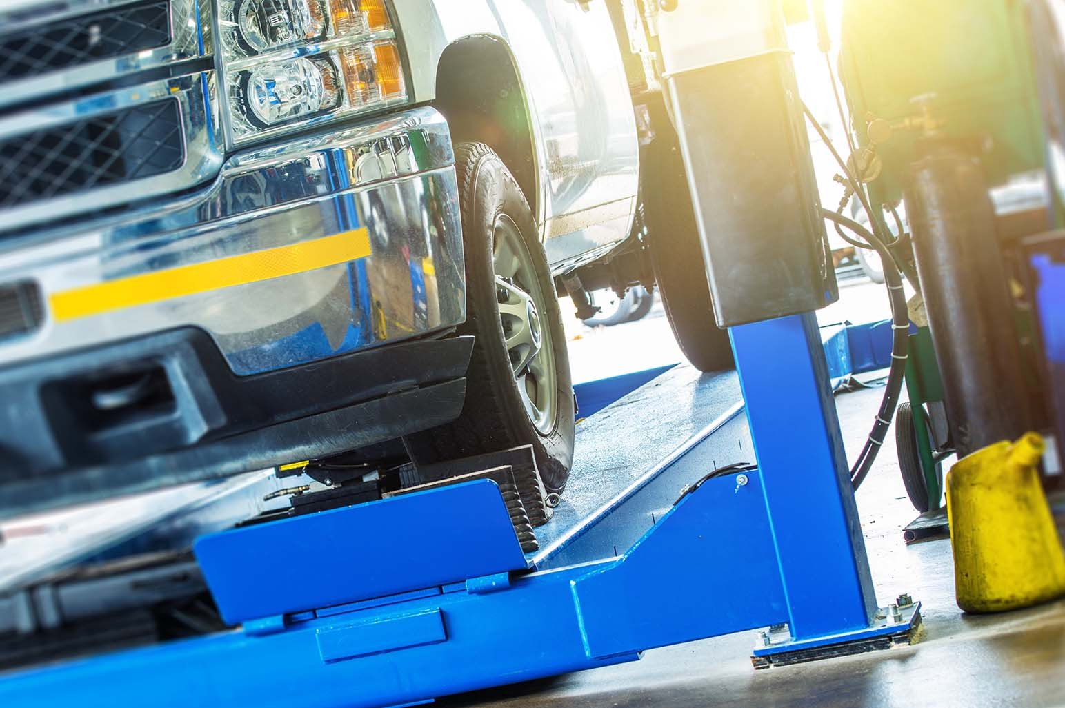 Most Common Signs of Bad Wheel Alignment - AnnMarie John